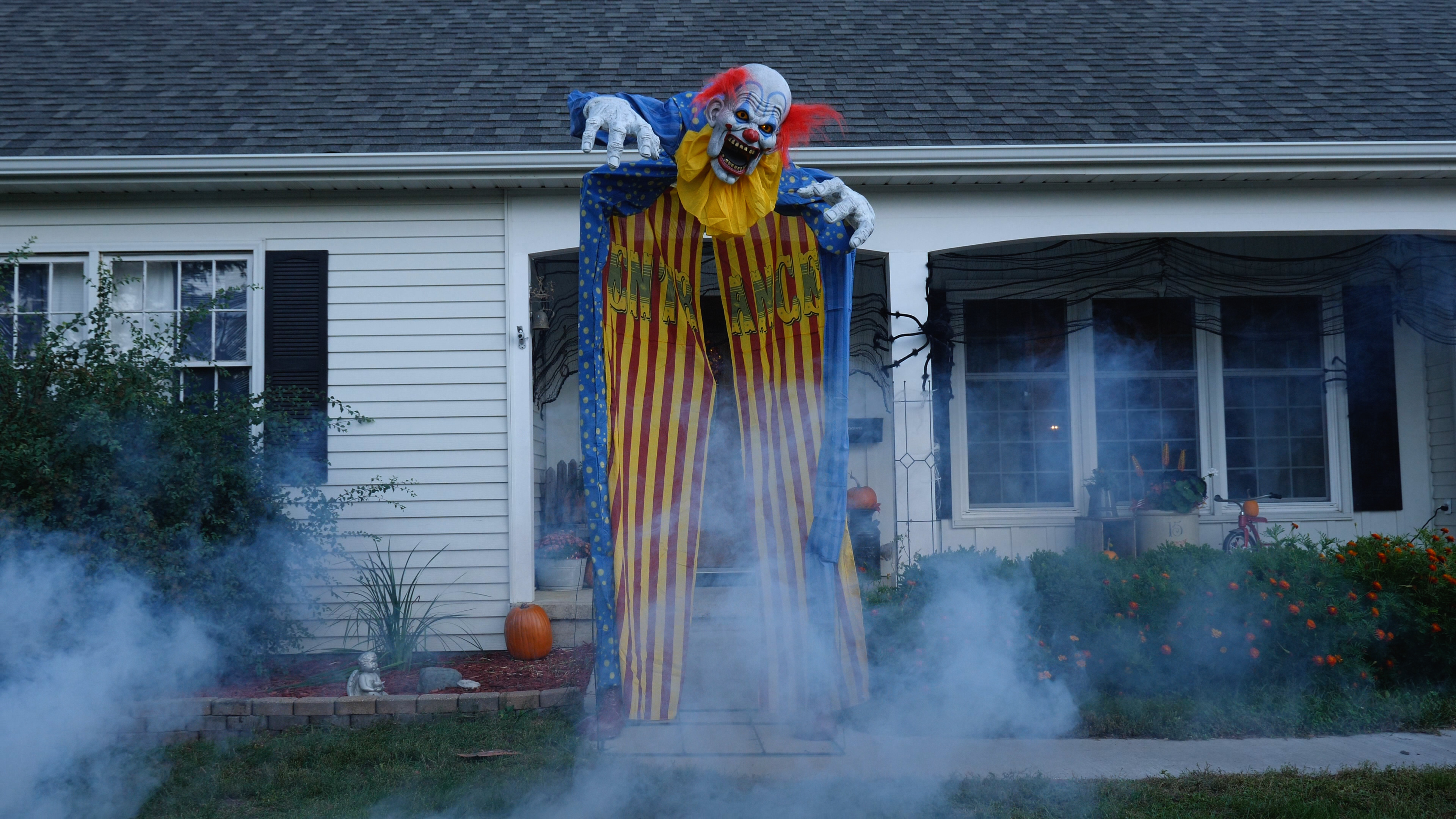 10 Foot Animated Looming Clown Archway Halloween Prop | Halloween ...